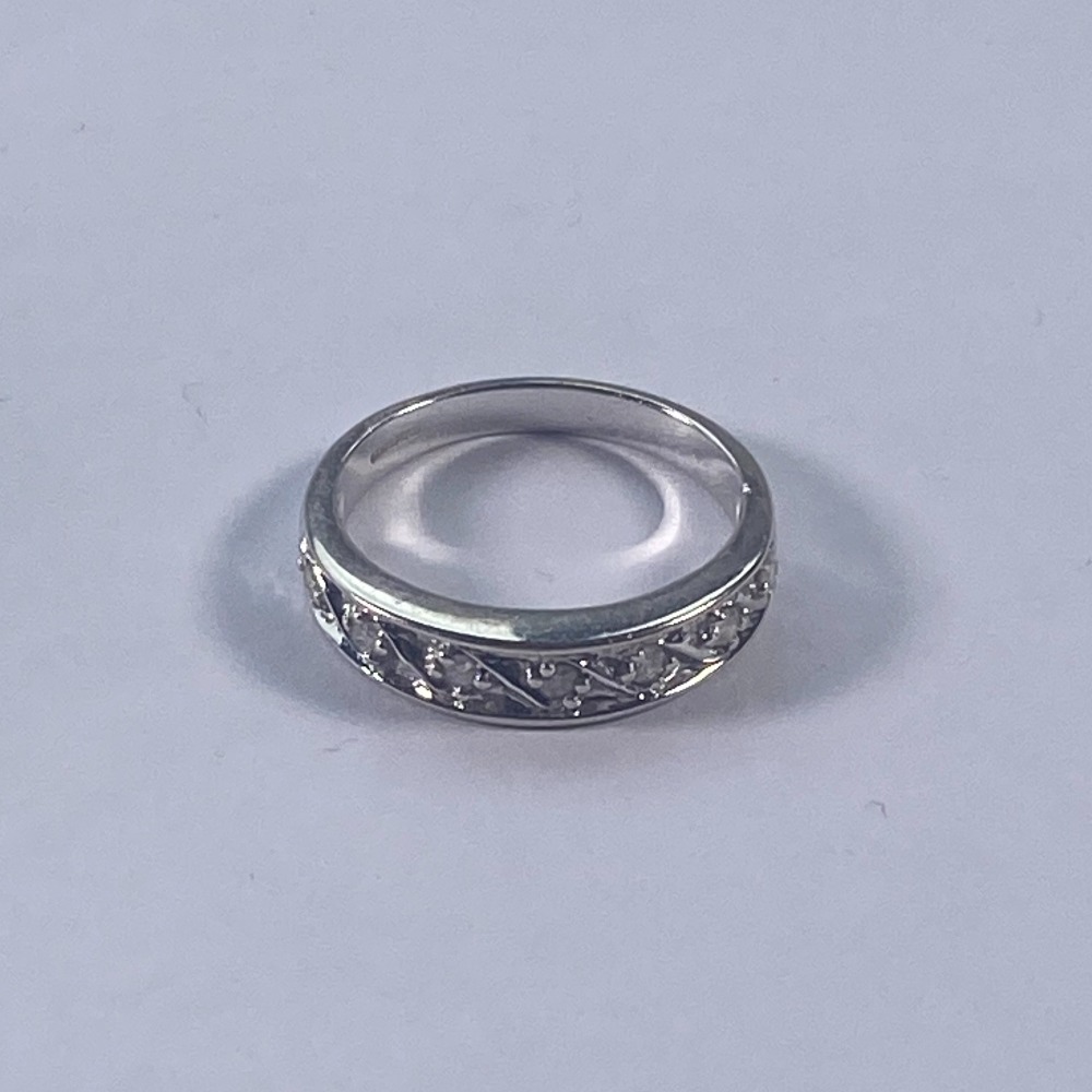 Pre-owned 9ct White Gold Diamond Pattern Ring - Own4Less